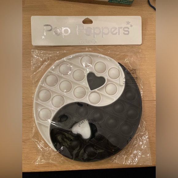 Pop Poppers | Toys | Fidget Toy Yin Yang Hearts Black White Nip | Poshmark